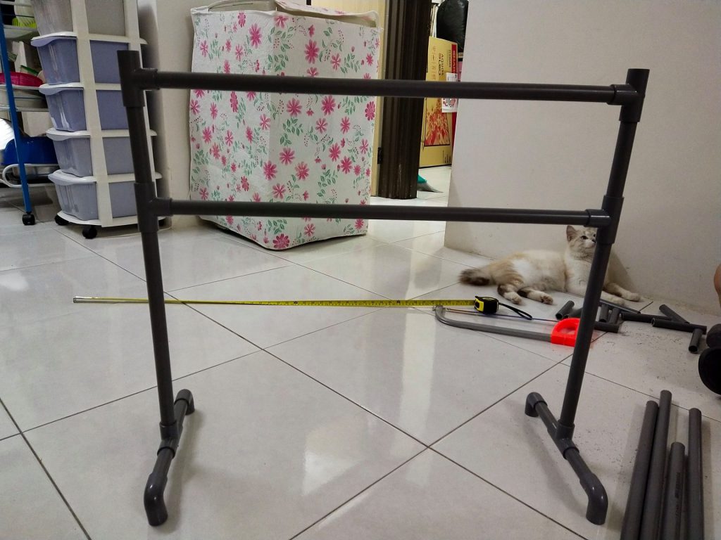 Wanita Ini Tunjuk DIY Rak Baju Dari Bakul Bajet - IMPIANA