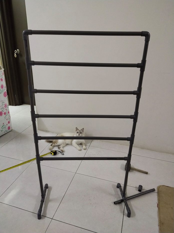 Wanita Ini Tunjuk DIY Rak Baju Dari Bakul Bajet - IMPIANA